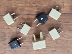 変換プラグSEはどこに売ってる？購入できる場所と快適に使うポイントは？ - らくちえトラベルノート